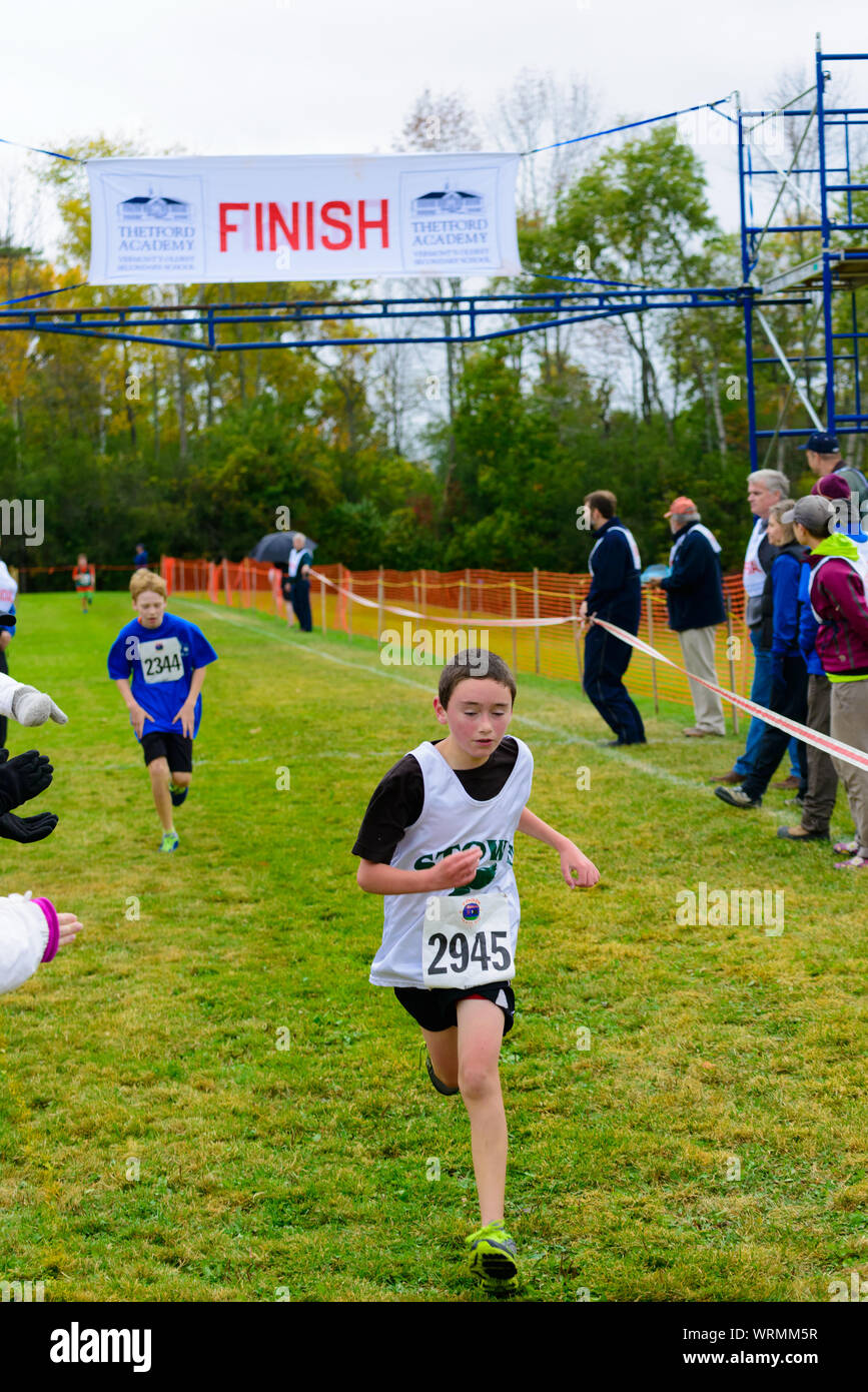 Teenage runner finish line hi-res stock photography and images - Alamy