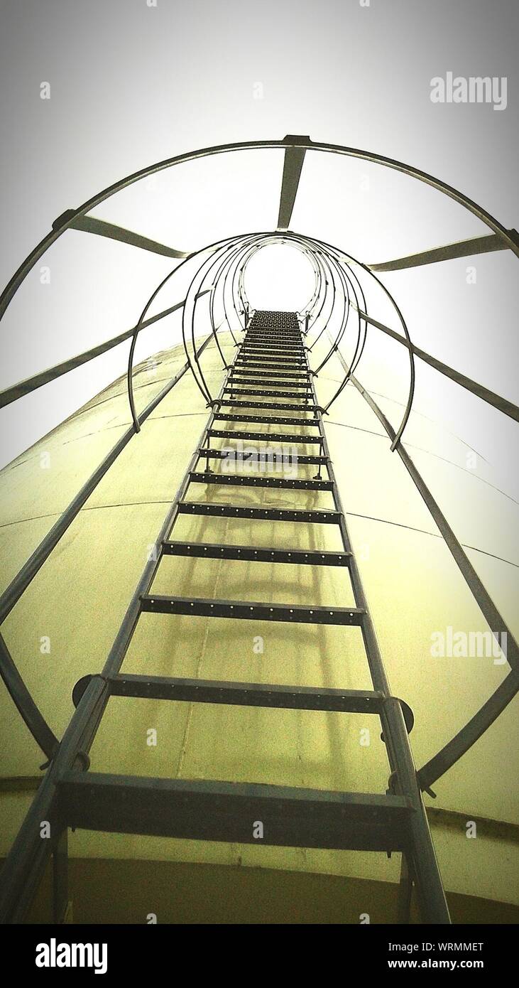 Ladder metal container hi-res stock photography and images - Alamy