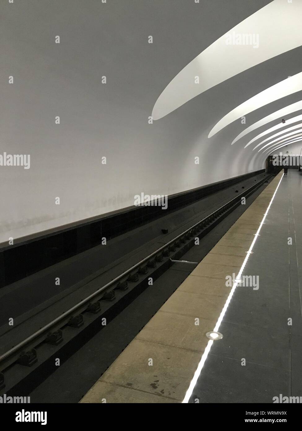 Subway track hi-res stock photography and images - Alamy