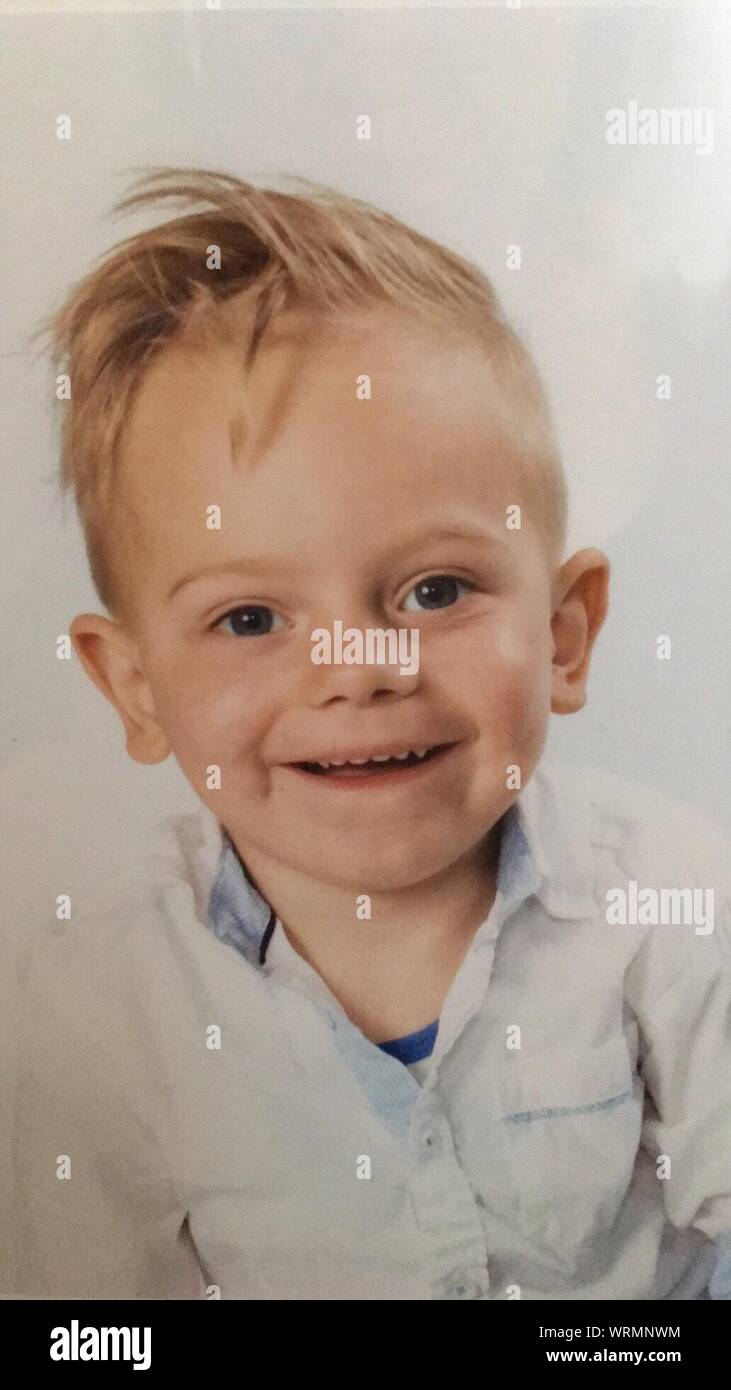 White boy smiling hi-res stock photography and images - Alamy