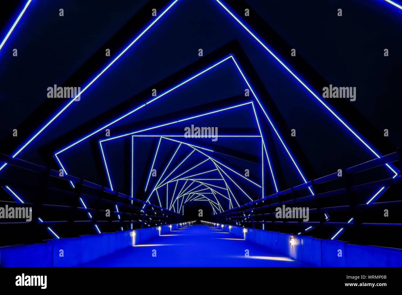 Bridge pattern hi-res stock photography and images - Alamy