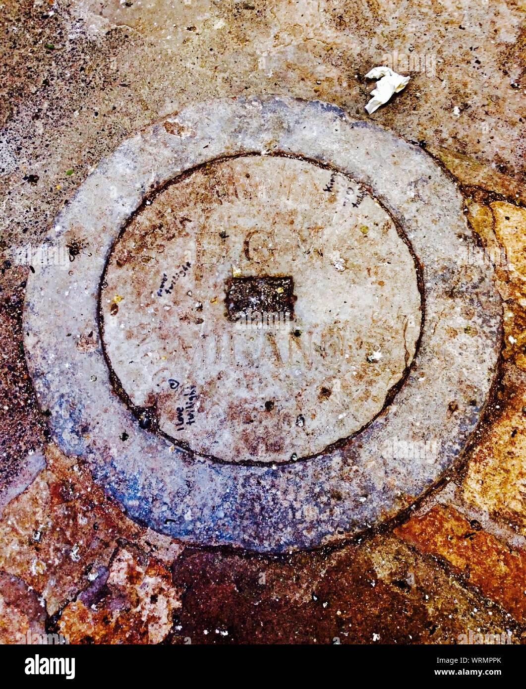 Manhole cover street hi-res stock photography and images - Alamy