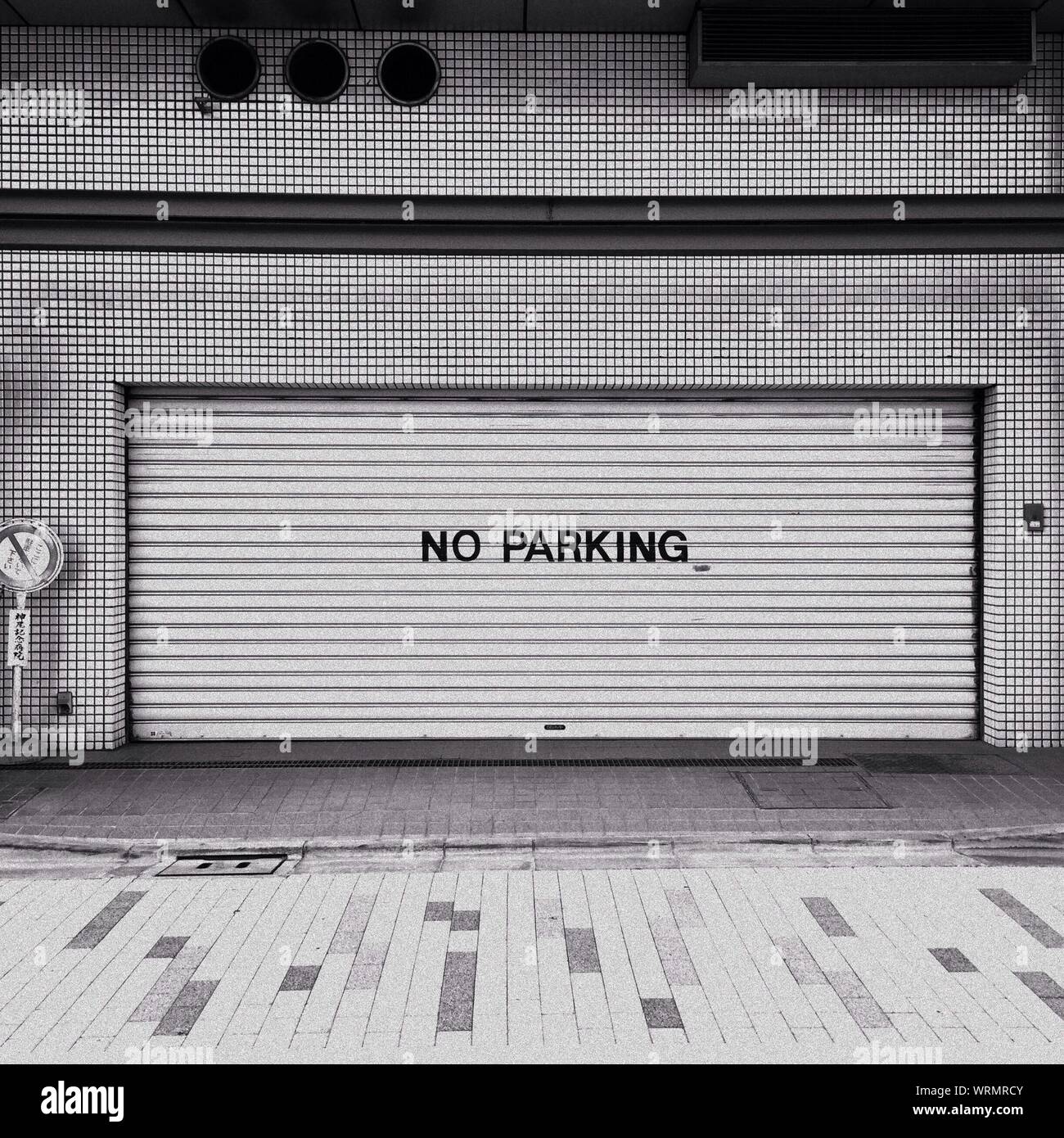 Garage gate hi-res stock photography and images - Alamy