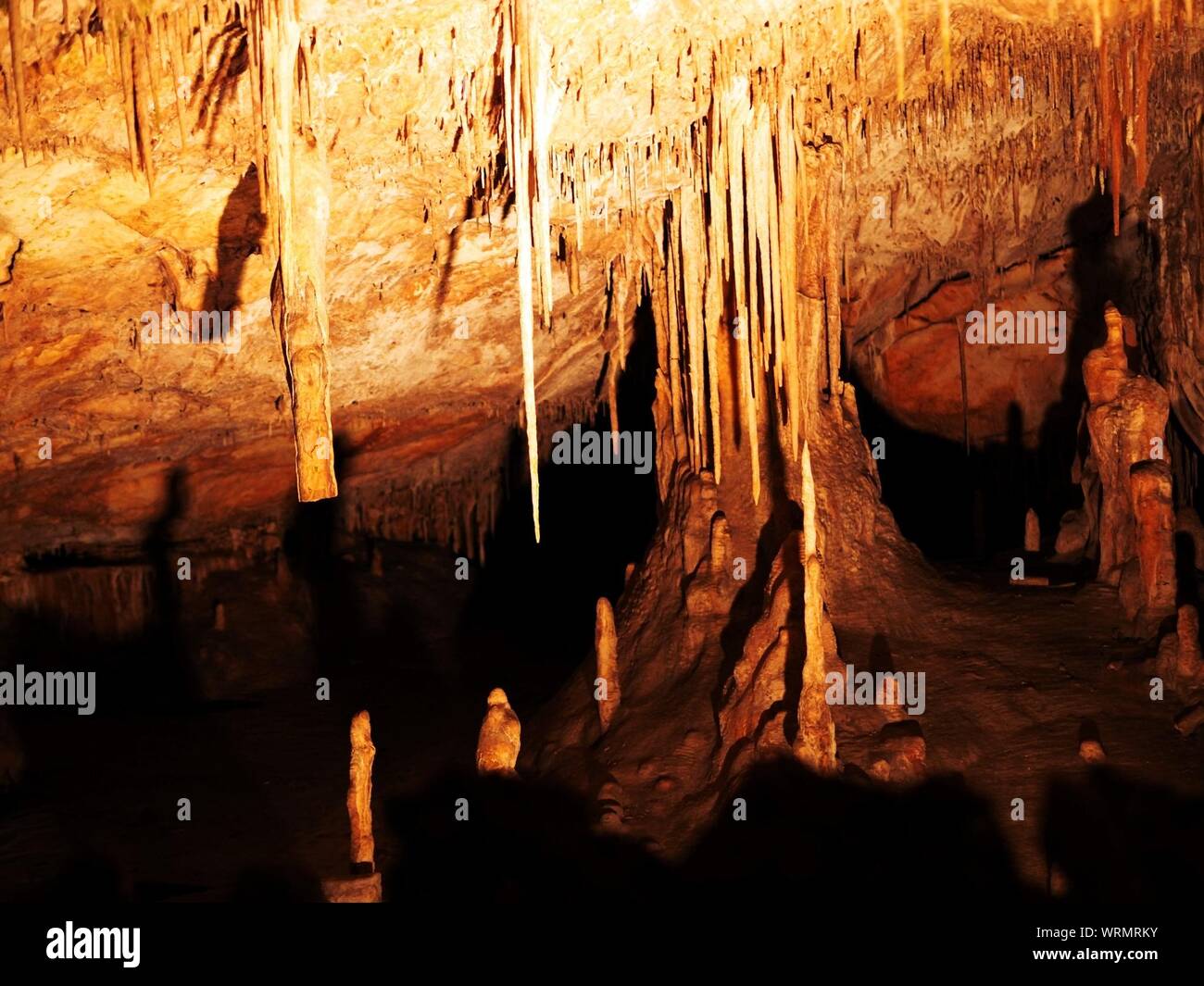 Water falling in cave cave hi-res stock photography and images - Alamy