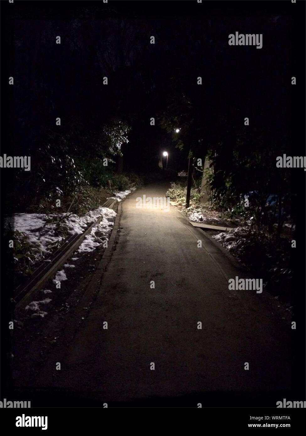 Night country road dark hi-res stock photography and images - Alamy