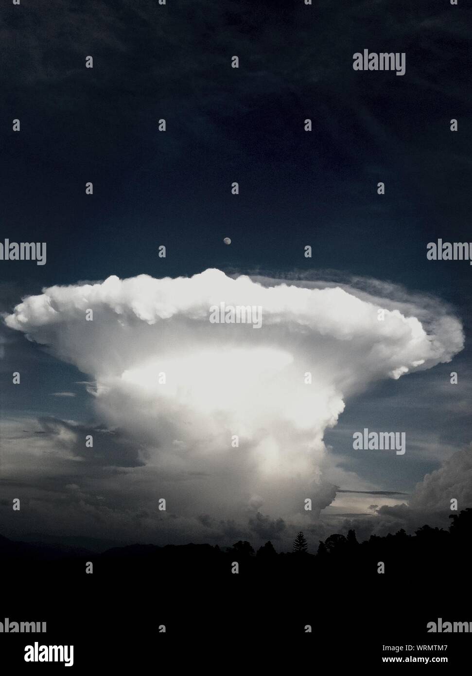 Atomic fallout cloud hi-res stock photography and images - Alamy