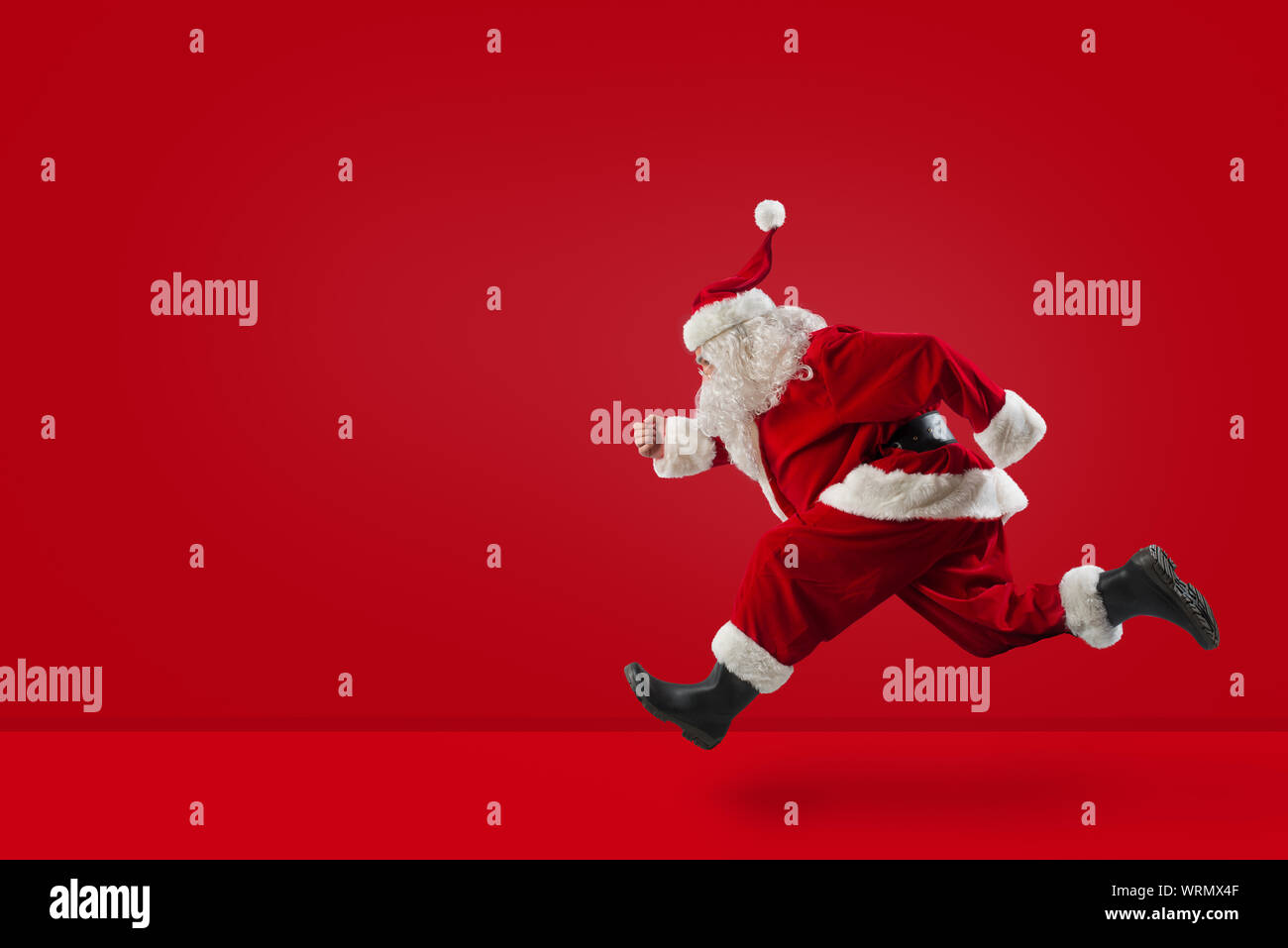 Santa claus runs hi-res stock photography and images - Alamy