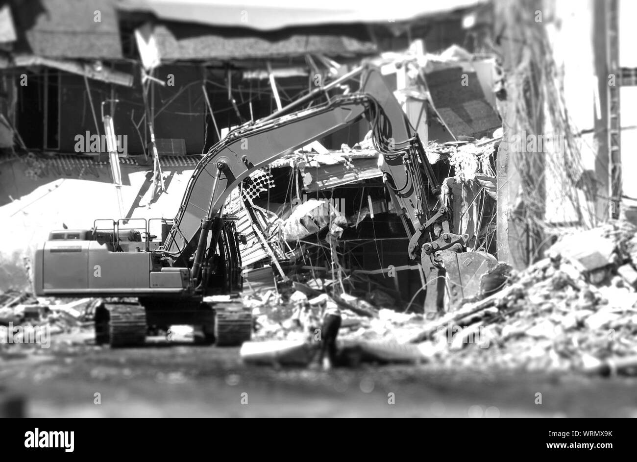 Building being demolished hi-res stock photography and images - Alamy