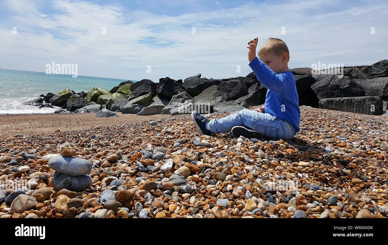Sitting stones hi-res stock photography and images - Alamy