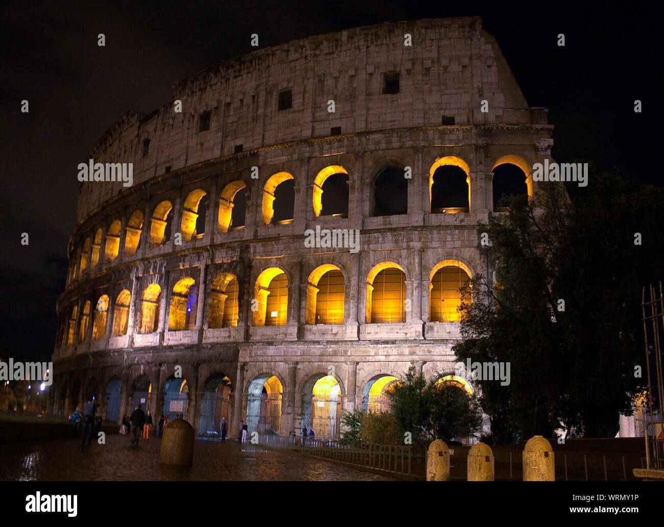 Group of women at the coliseum hi-res stock photography and images - Alamy