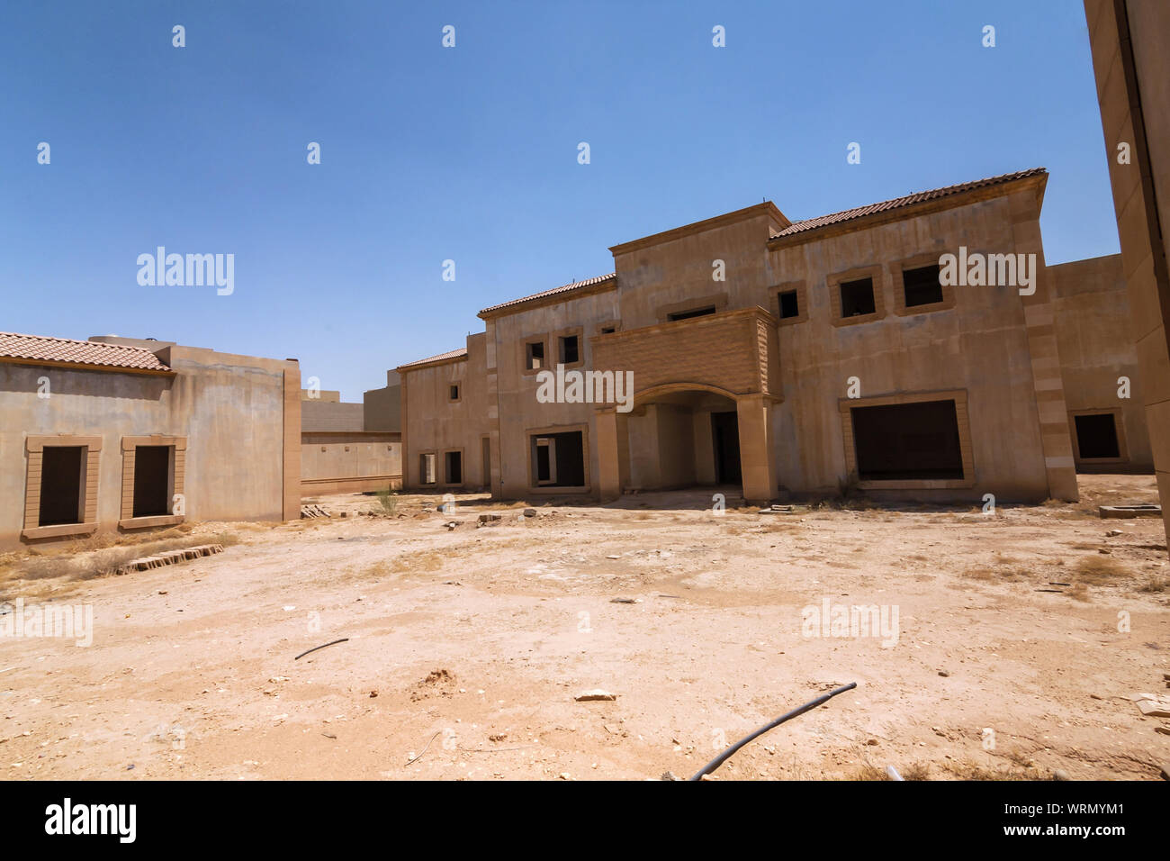 Messy front yard hi-res stock photography and images - Alamy