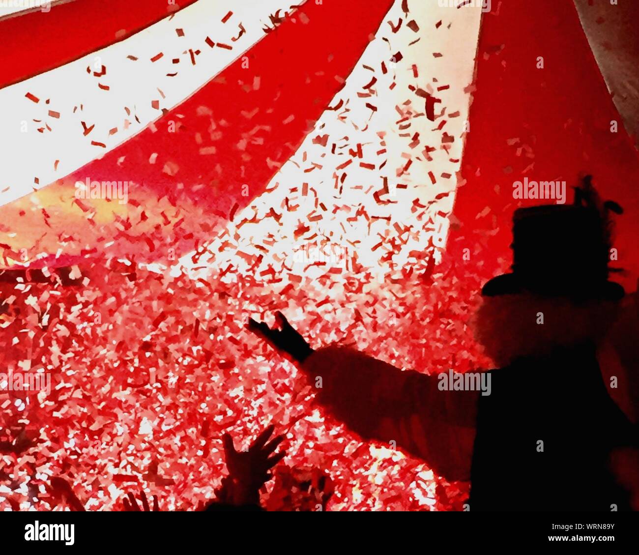 Confetti flying hi-res stock photography and images - Alamy