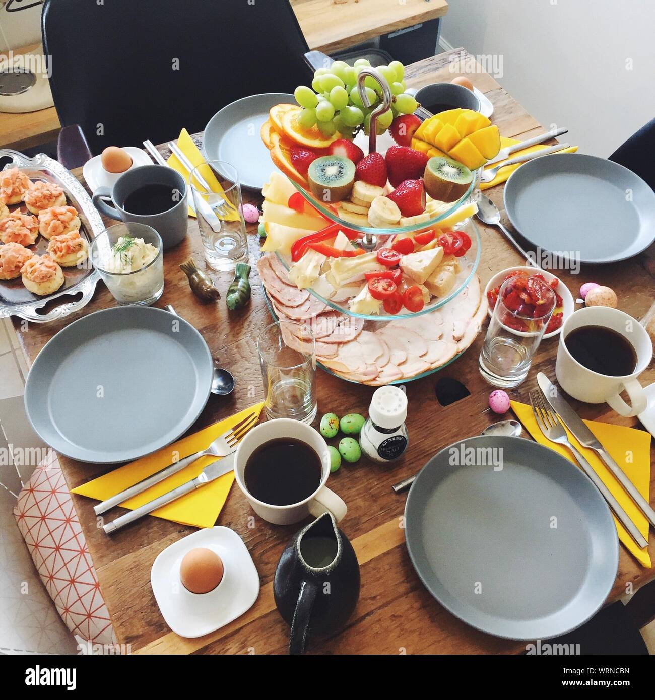 Elevated food stand hi-res stock photography and images - Alamy