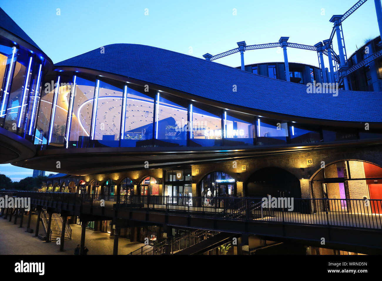 Samsung KX concept store, with cutting edge technology, events ...