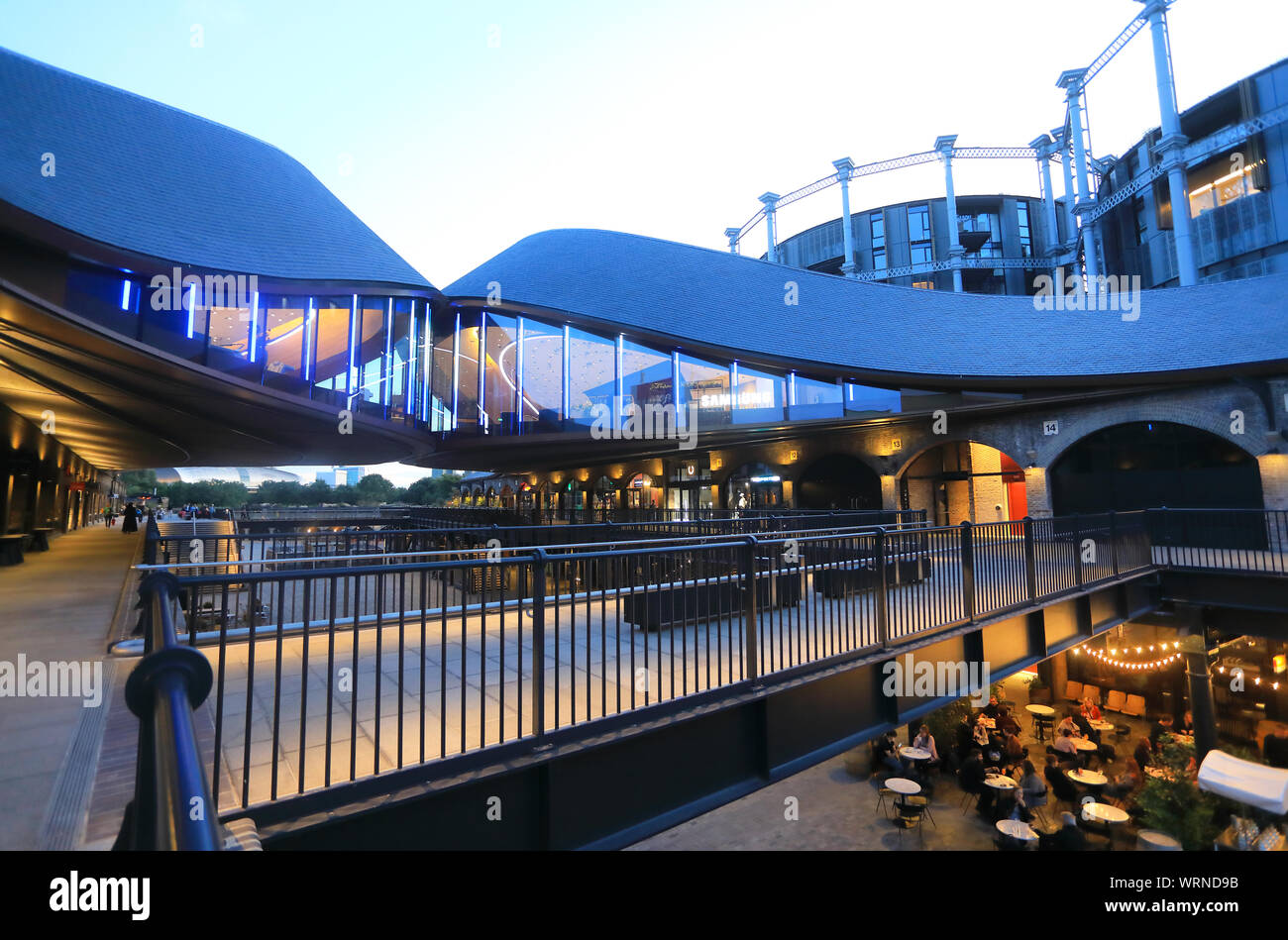 Samsung KX concept store, with cutting edge technology, events ...