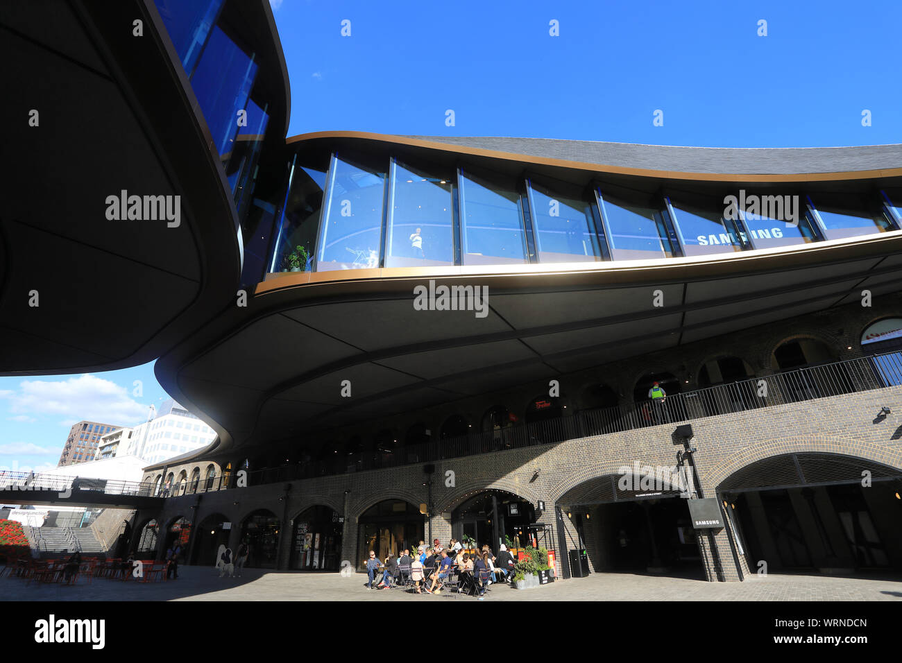 Samsung KX concept store, with cutting edge technology, events ...