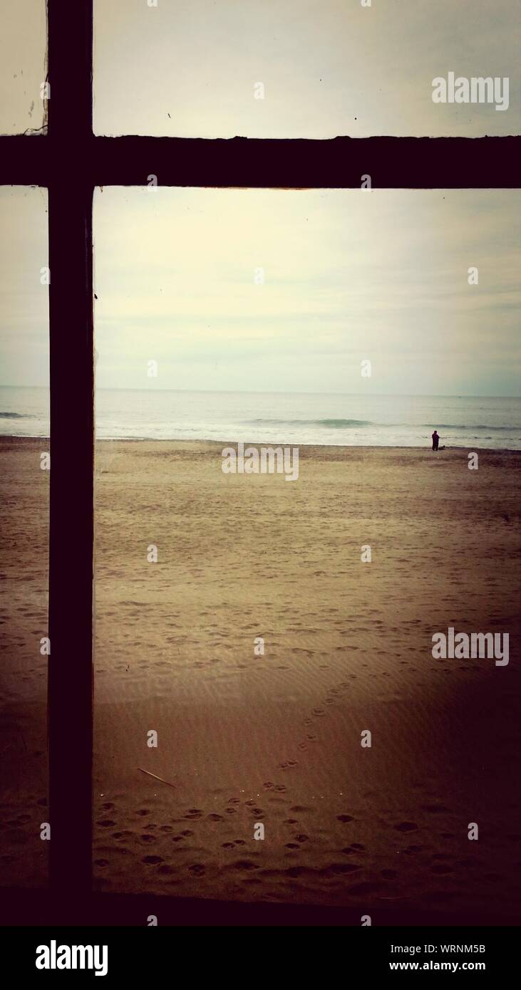 Beach view through window hi-res stock photography and images - Alamy