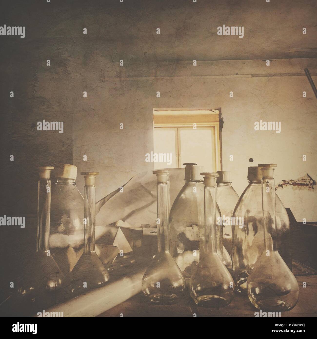 Conical flask filter hi-res stock photography and images - Alamy