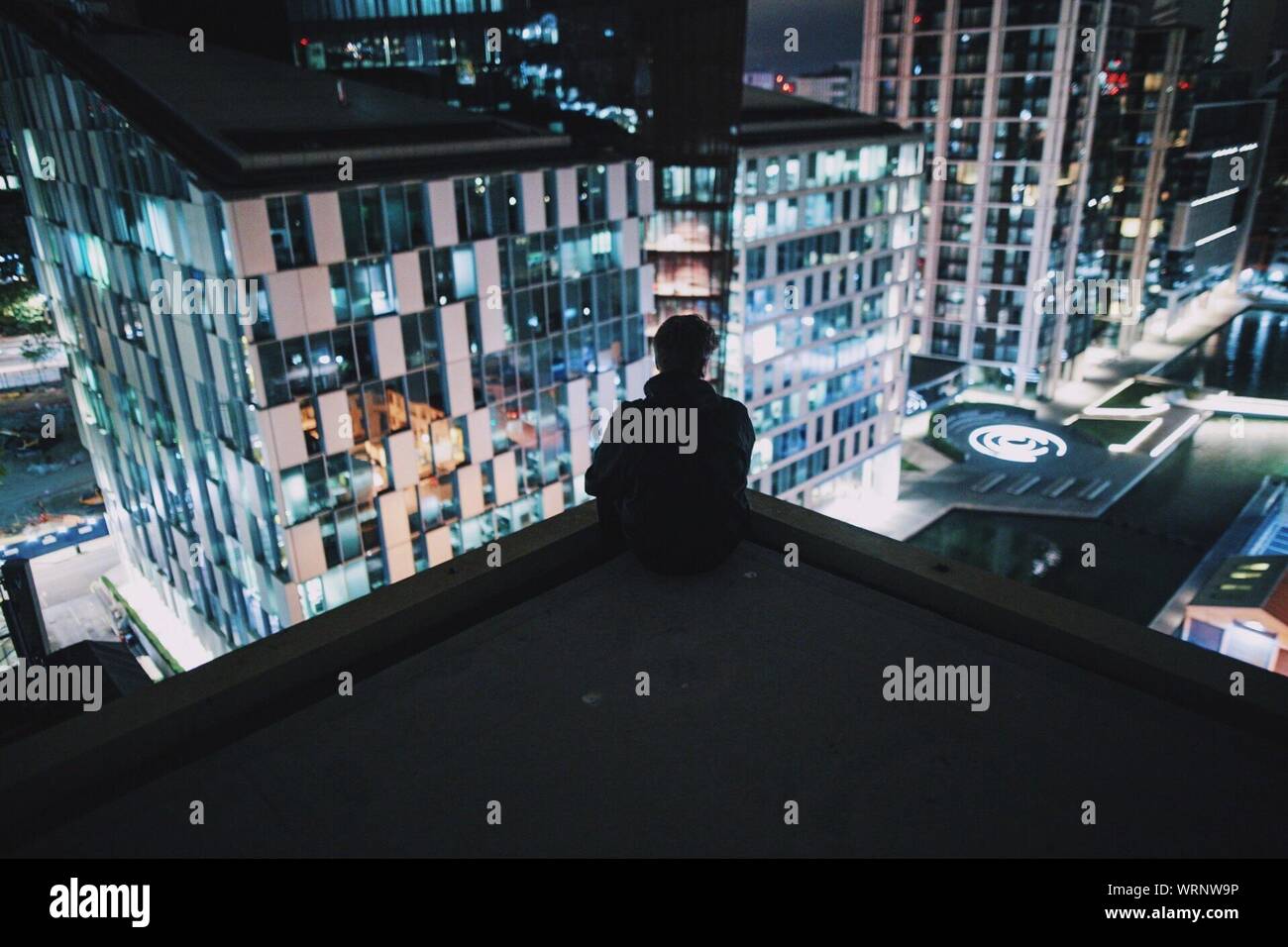 Rooftop edge view hi-res stock photography and images - Alamy