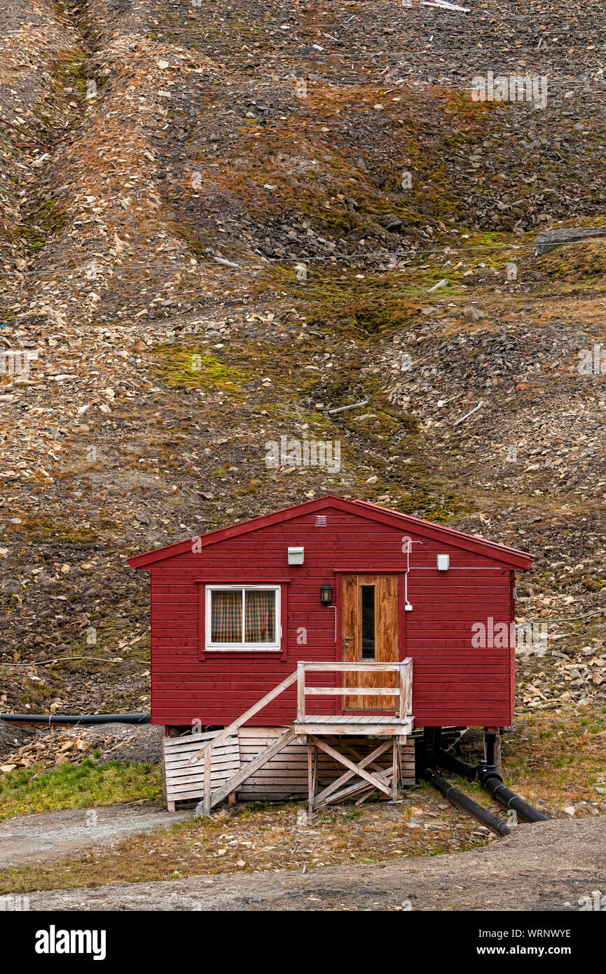 Lone building, Longyearbyen, Svalbard, Norway Stock Photo - Alamy