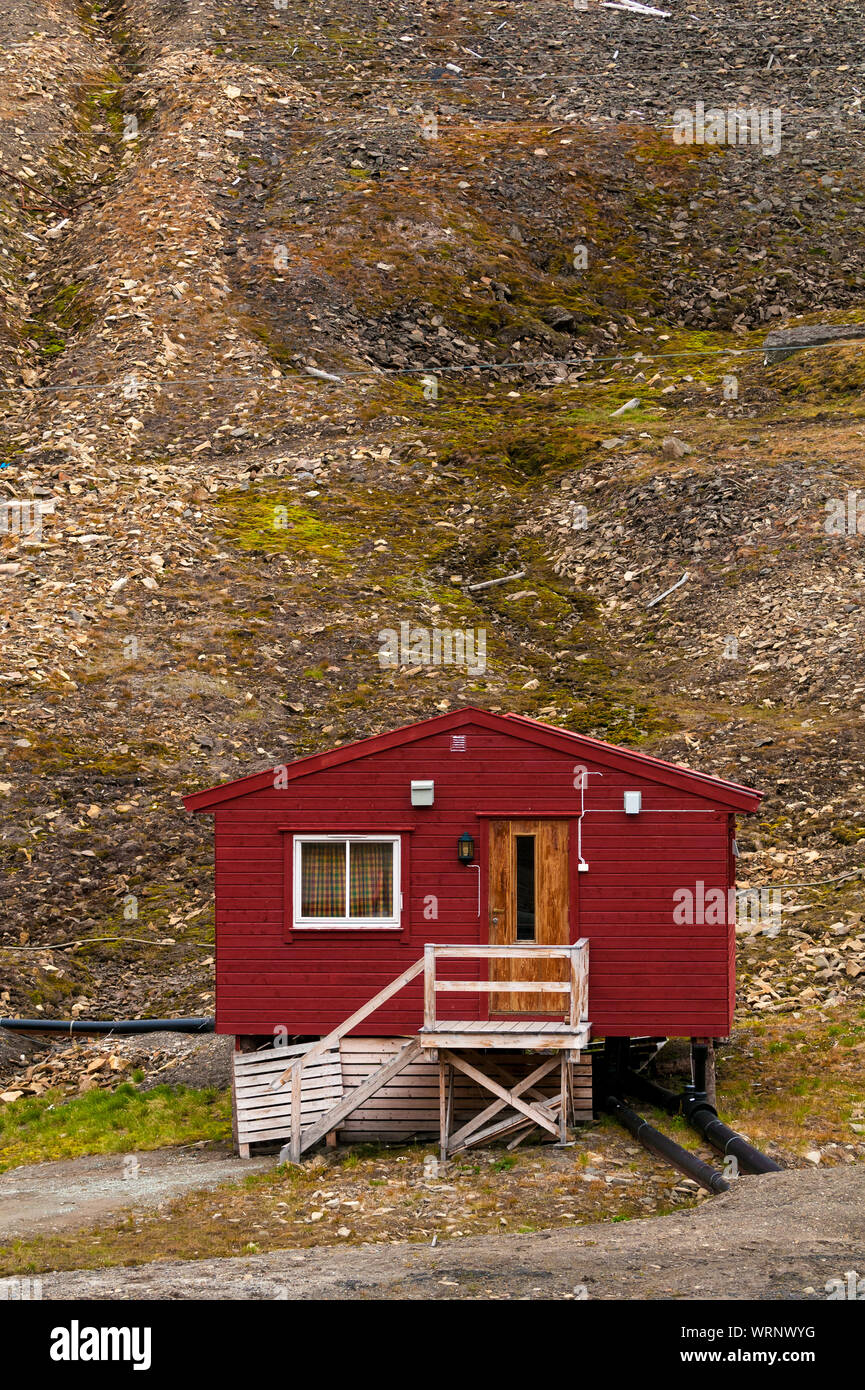 Lone small red building in the village of Longyearbyen, Svalbard ...