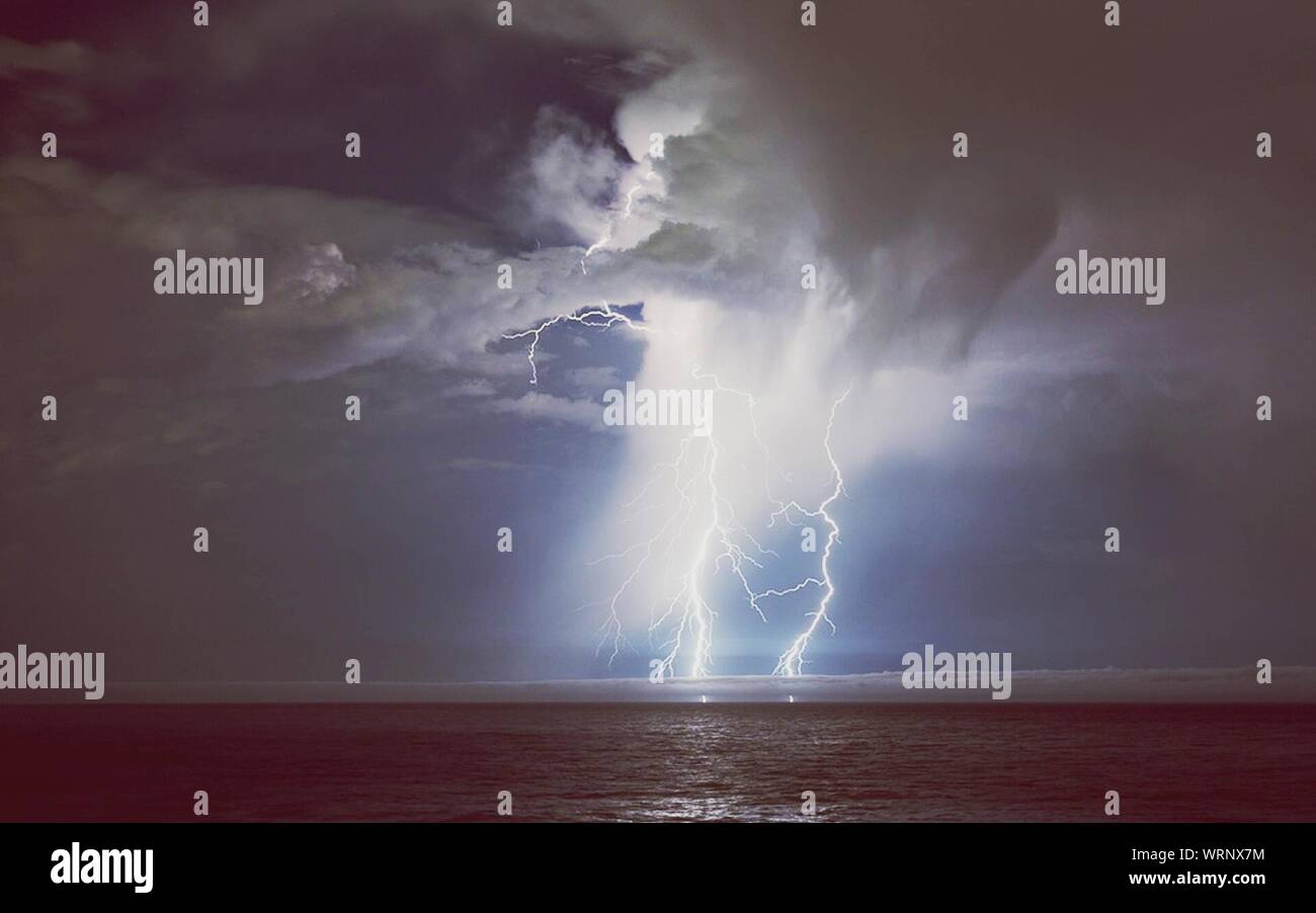 Storm over sea hi-res stock photography and images - Alamy