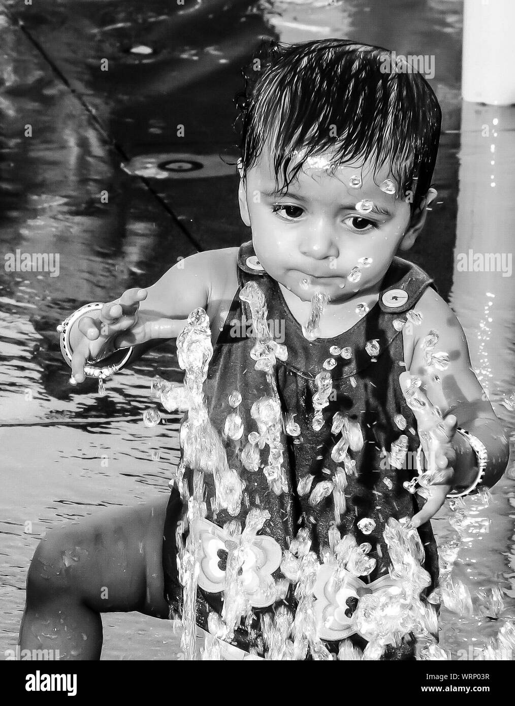 Girls in shadow playing hi-res stock photography and images - Alamy