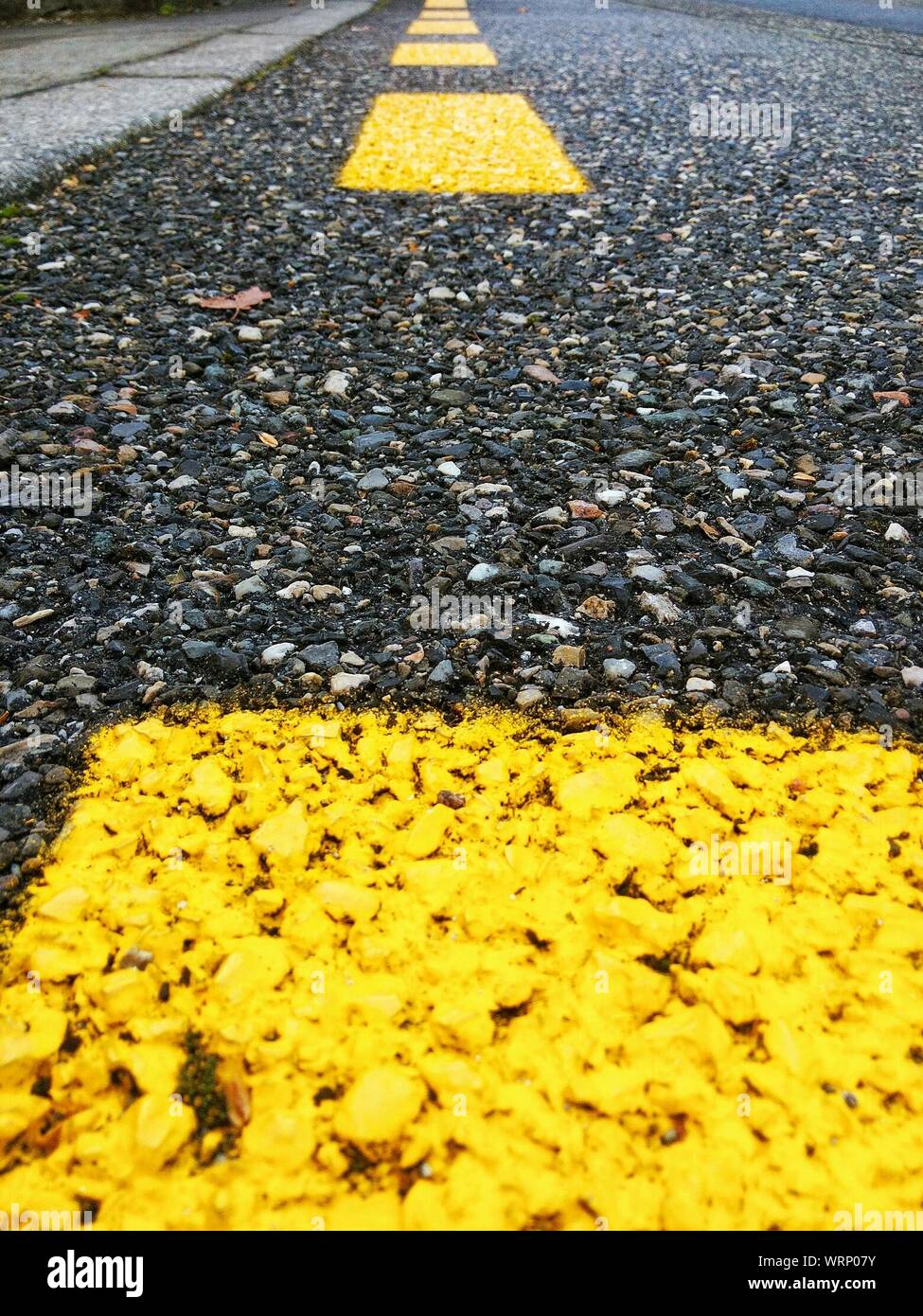 Yellow line on street hi-res stock photography and images - Alamy