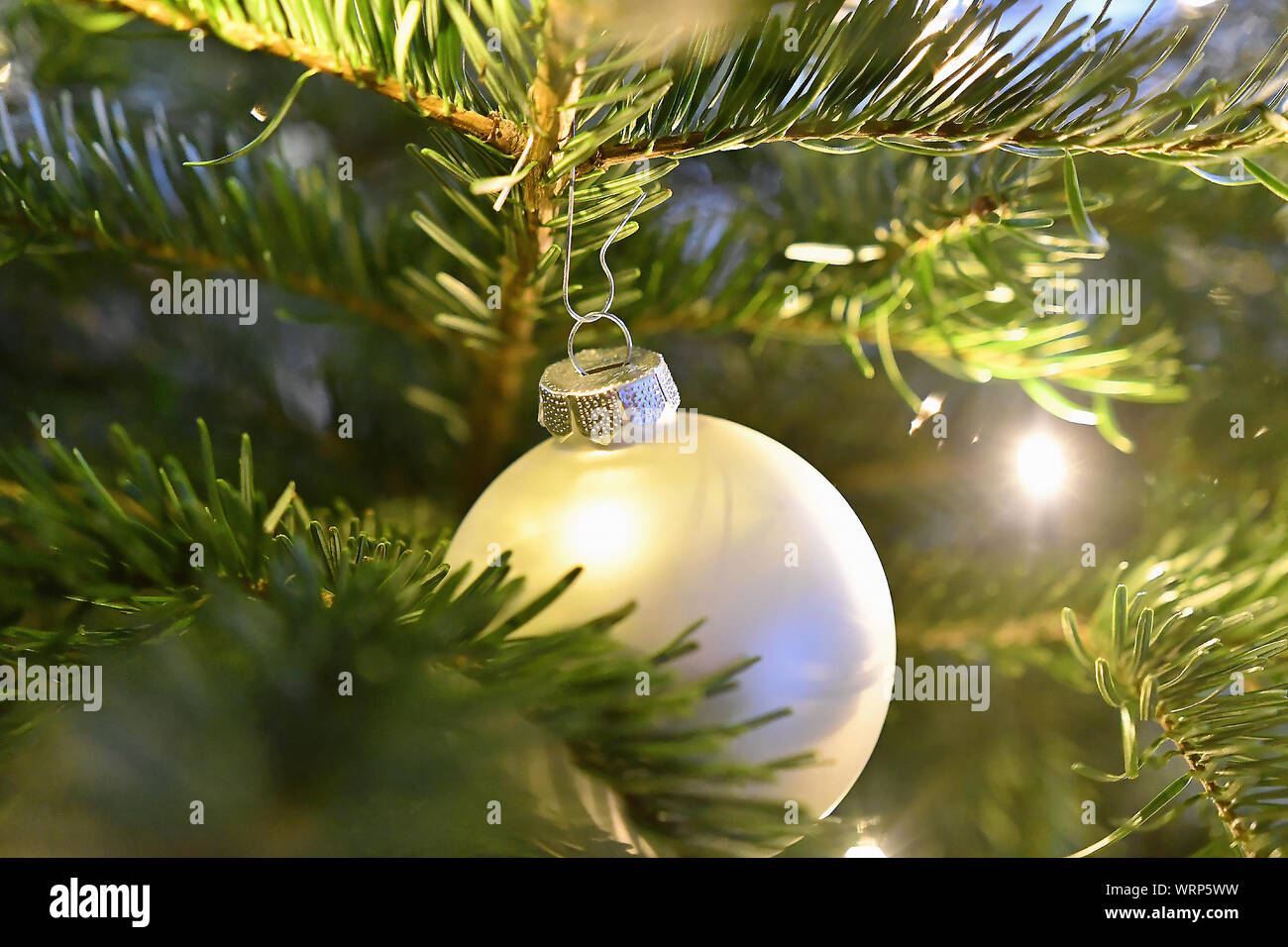White bauble tree hi-res stock photography and images - Alamy