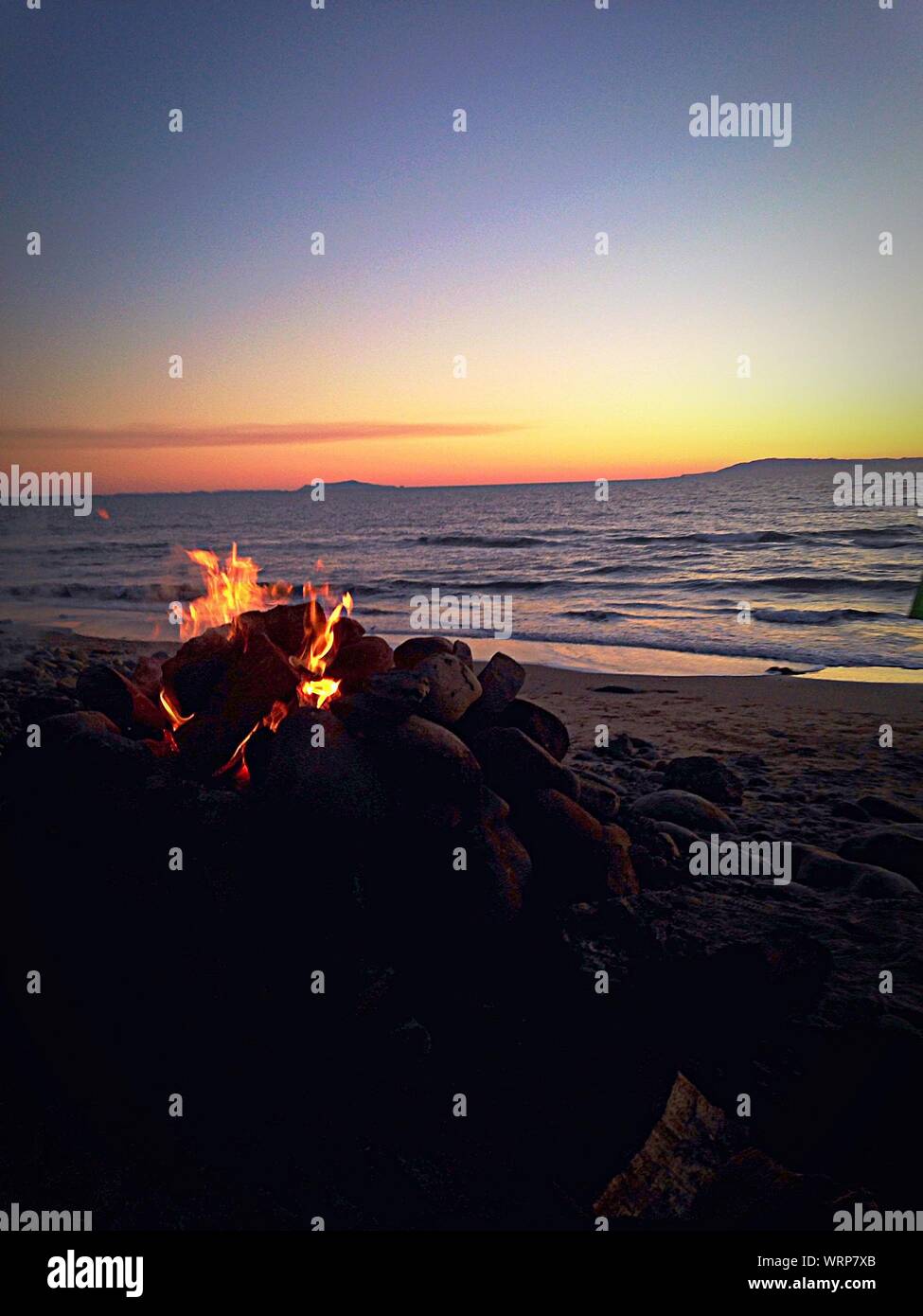 Bonfire at the beach hi-res stock photography and images - Alamy