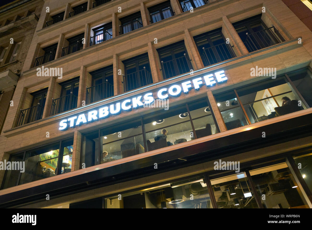 Starbucks logo on exterior building hi-res stock photography and images ...