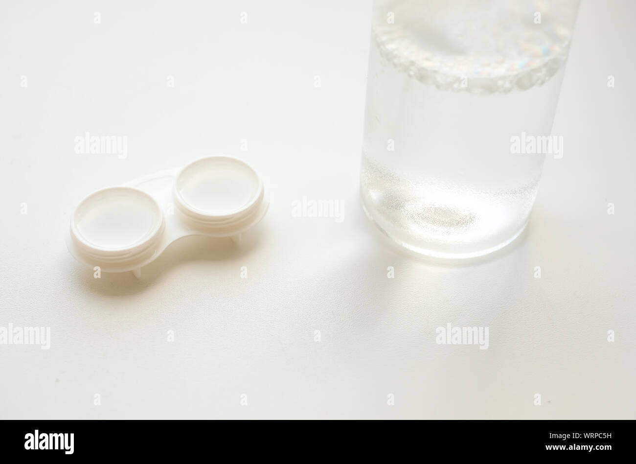 Accessories for the proper use of soft contact lenses: open case and ...