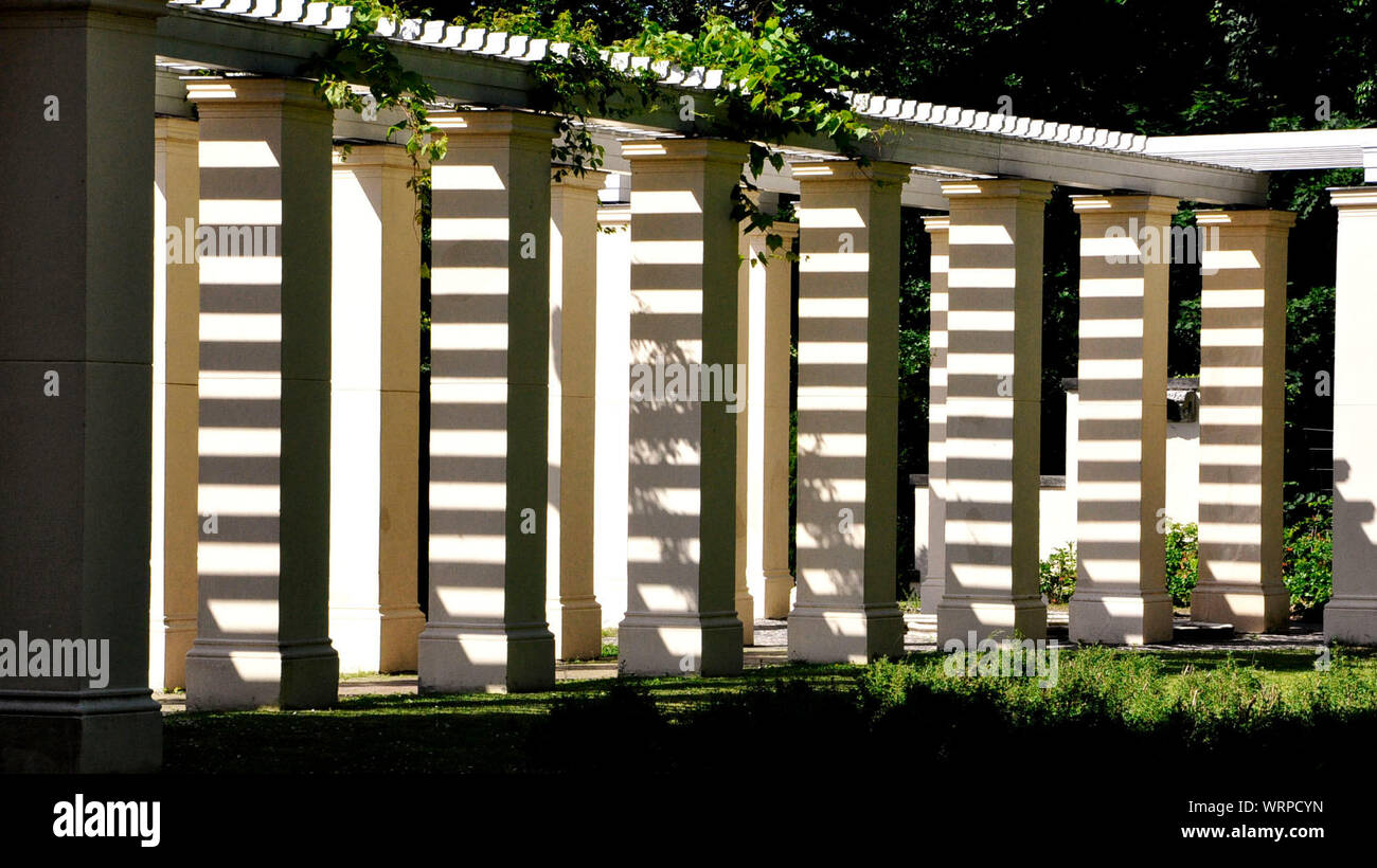 Striped columns hi-res stock photography and images - Alamy