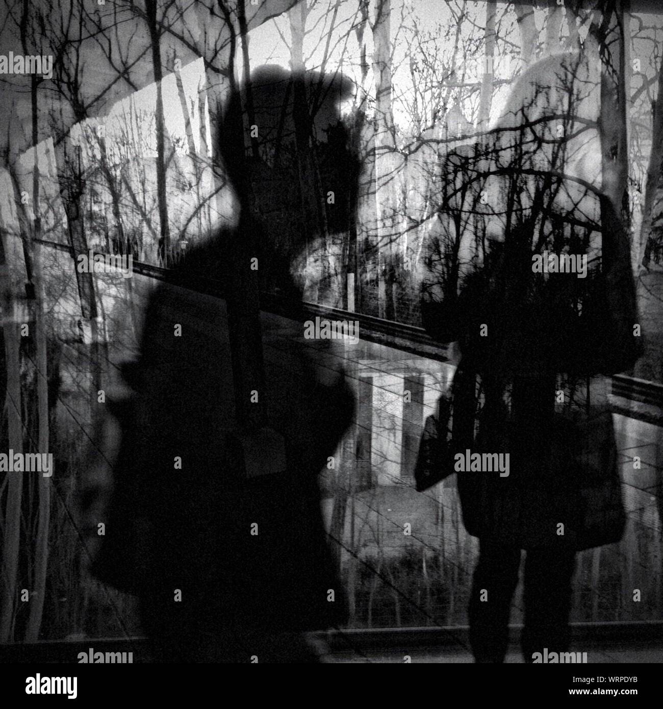 People standing on glass floor hi-res stock photography and images - Alamy