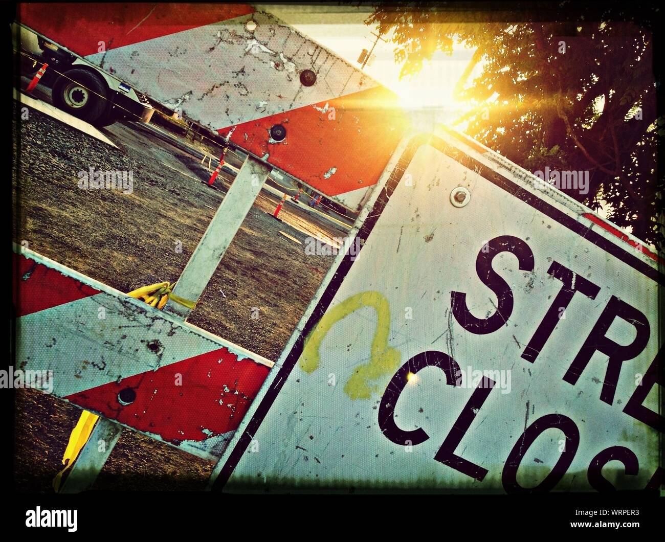 Street closed sign hi-res stock photography and images - Alamy
