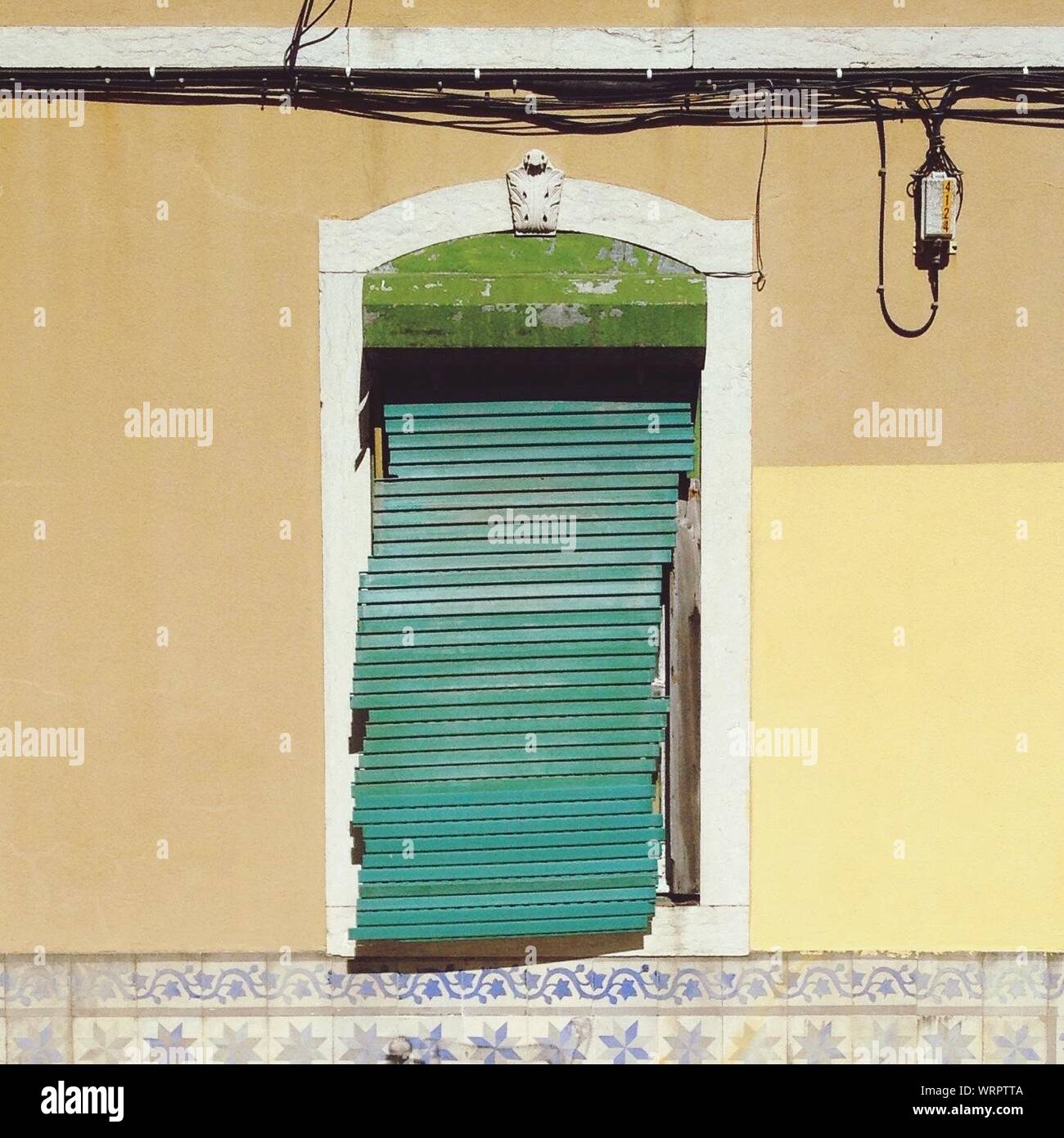 Fixed house hi-res stock photography and images - Alamy