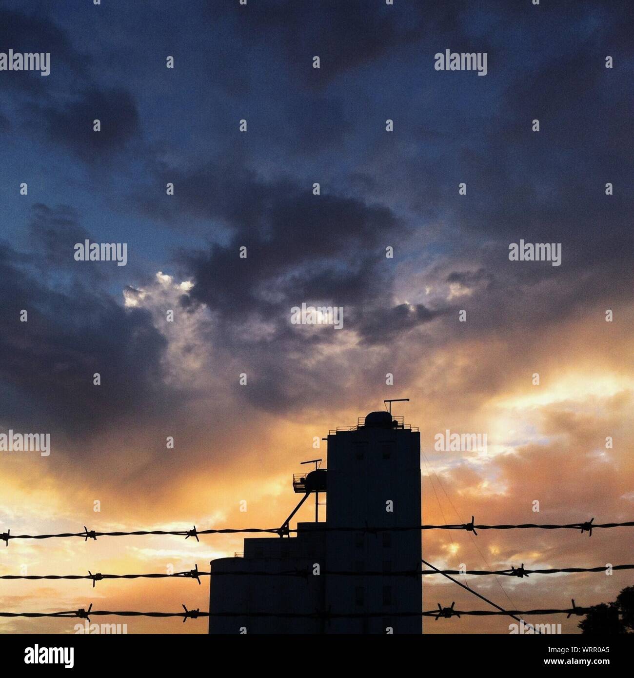 Prison wire hi-res stock photography and images - Alamy