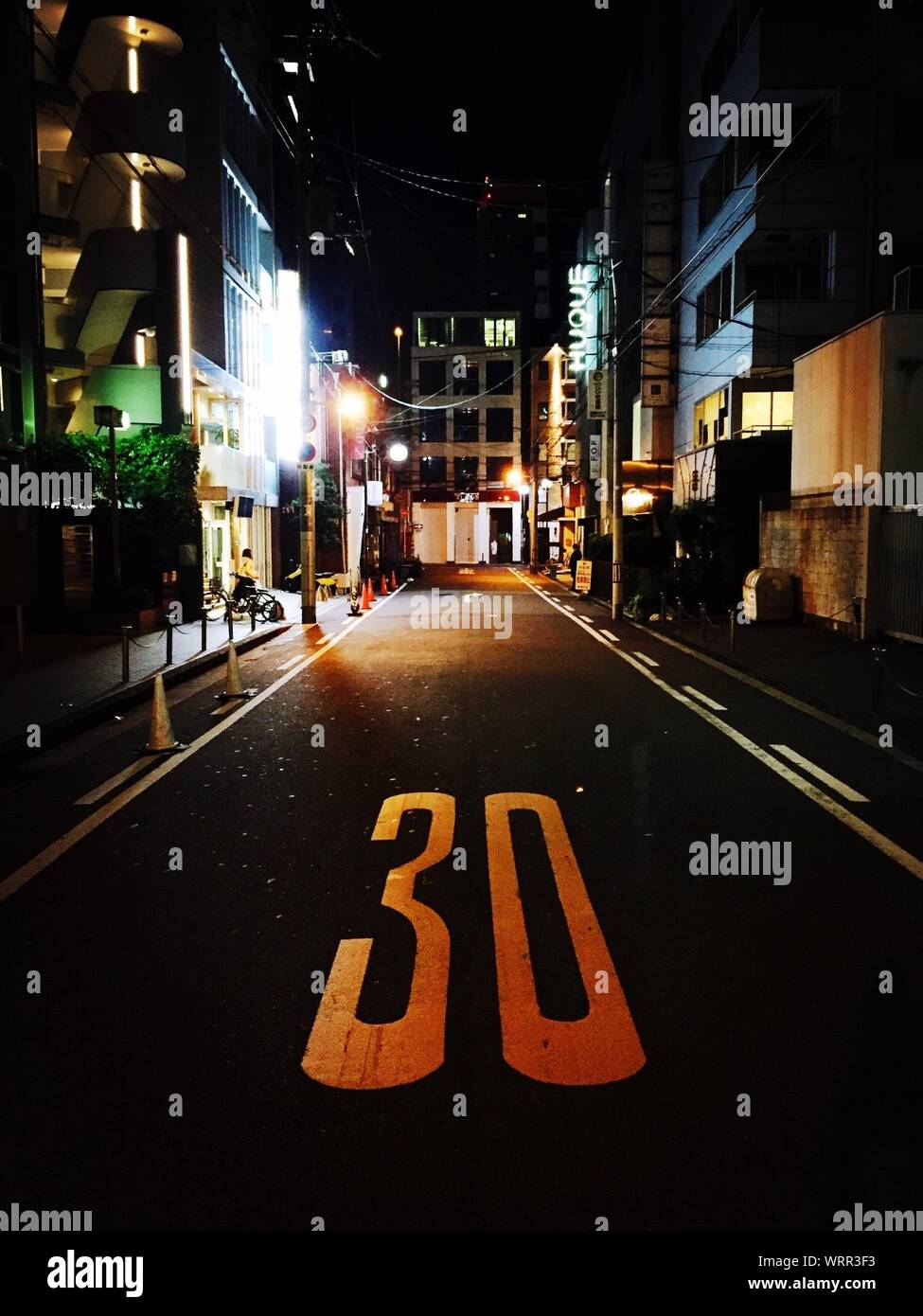 30 road marking hi-res stock photography and images - Alamy