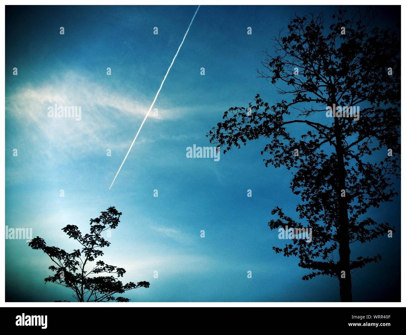 Contrail hi-res stock photography and images - Alamy