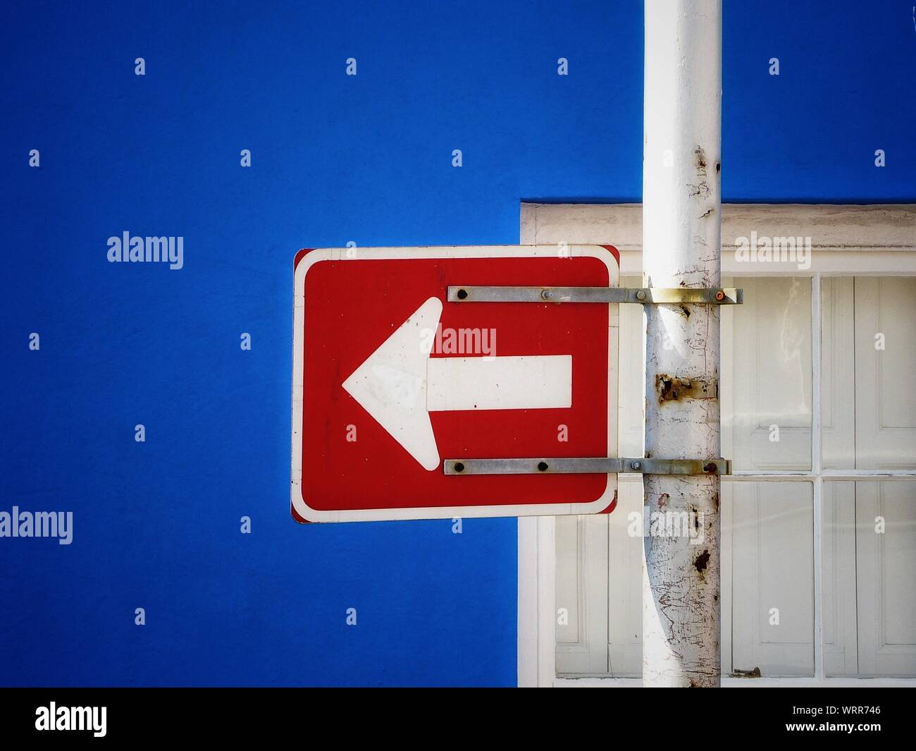 Blue sign arrow hi-res stock photography and images - Alamy