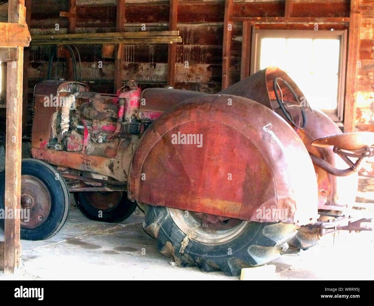 Run down tractor hi-res stock photography and images - Alamy