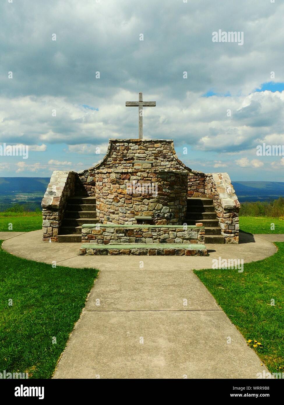 Well cross hi-res stock photography and images - Alamy