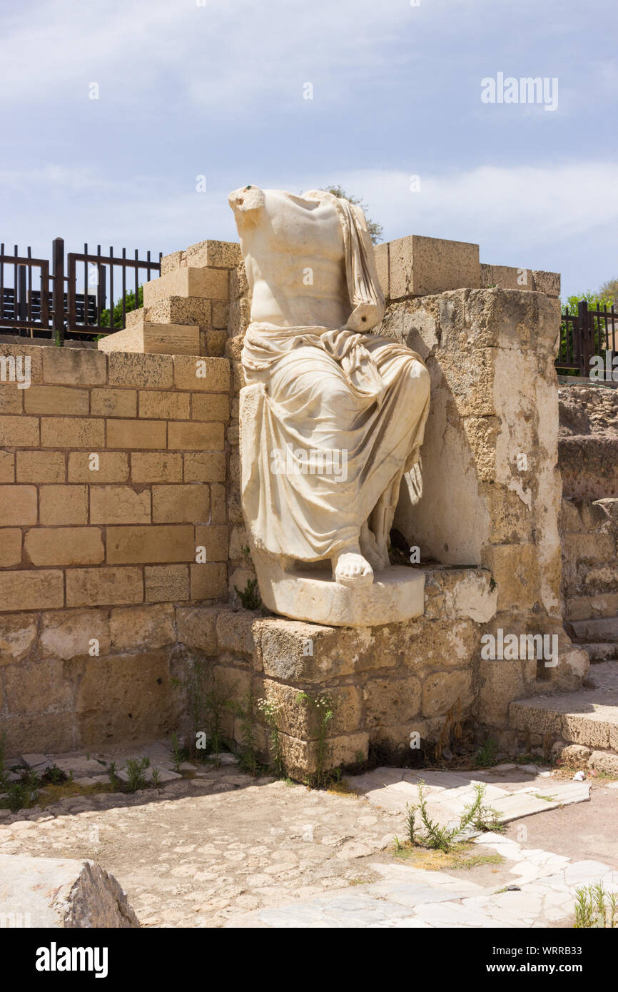 Old statue hi-res stock photography and images - Alamy