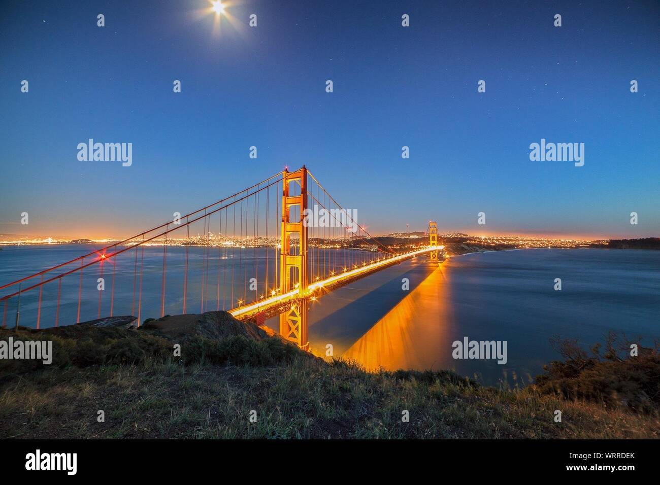 Moon gate bridge hi-res stock photography and images - Alamy
