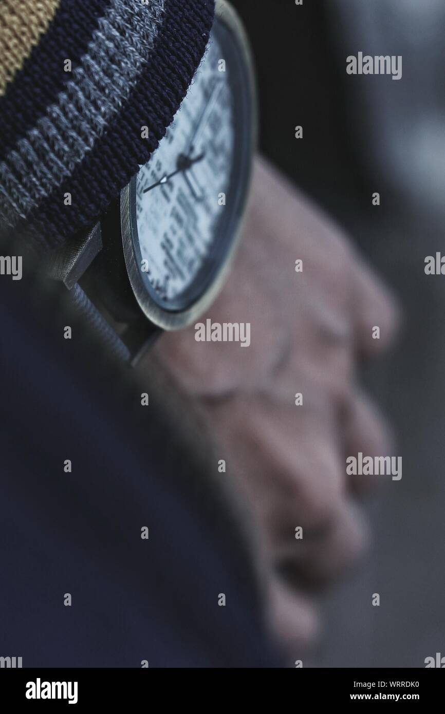 Man wearing watch hi-res stock photography and images - Alamy