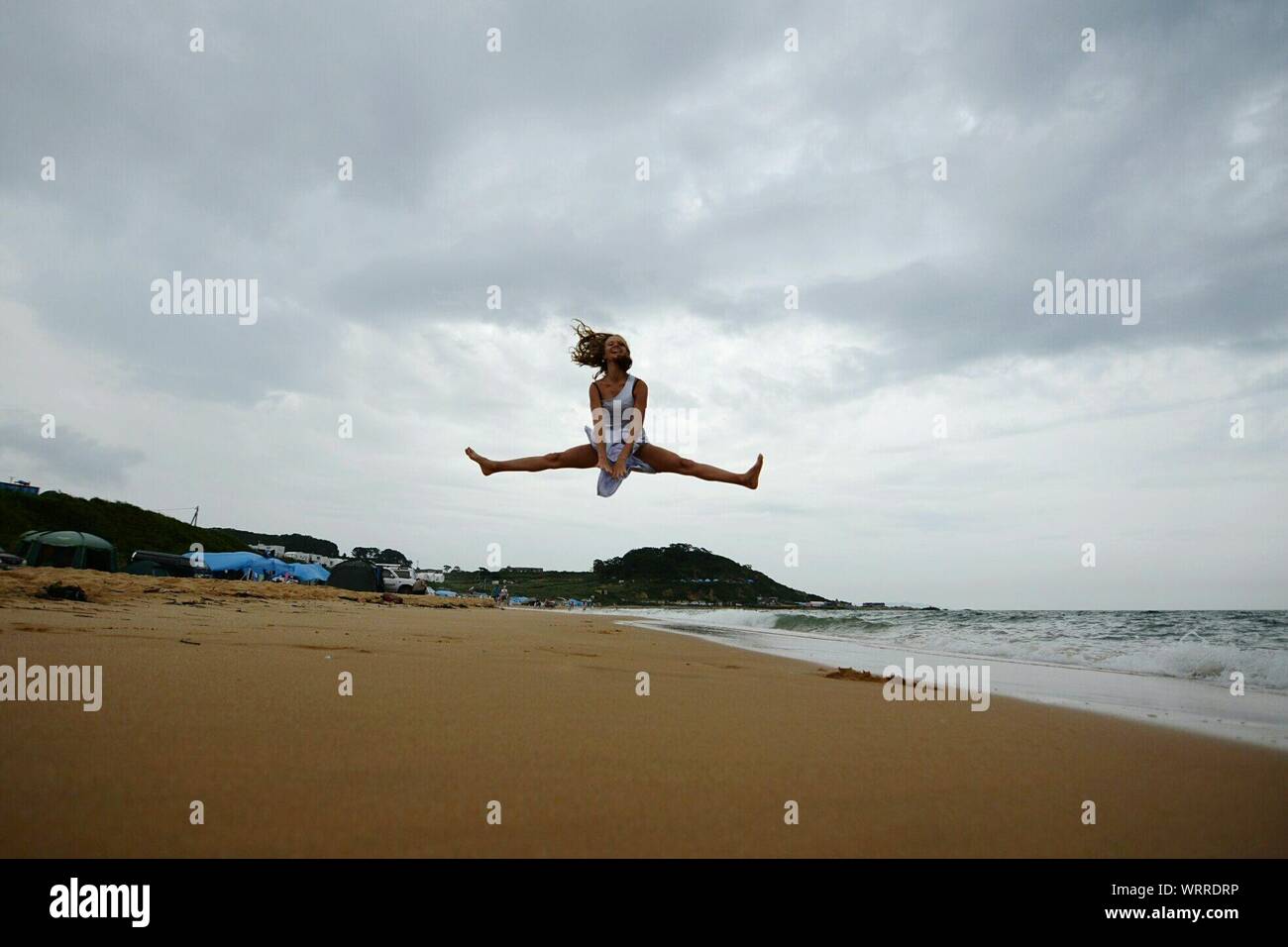 Gymnastics splits hi-res stock photography and images - Alamy