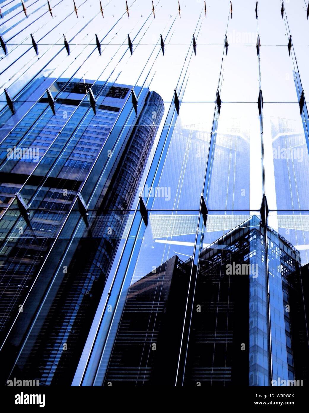 Reflections on glass buildings hi-res stock photography and images - Alamy