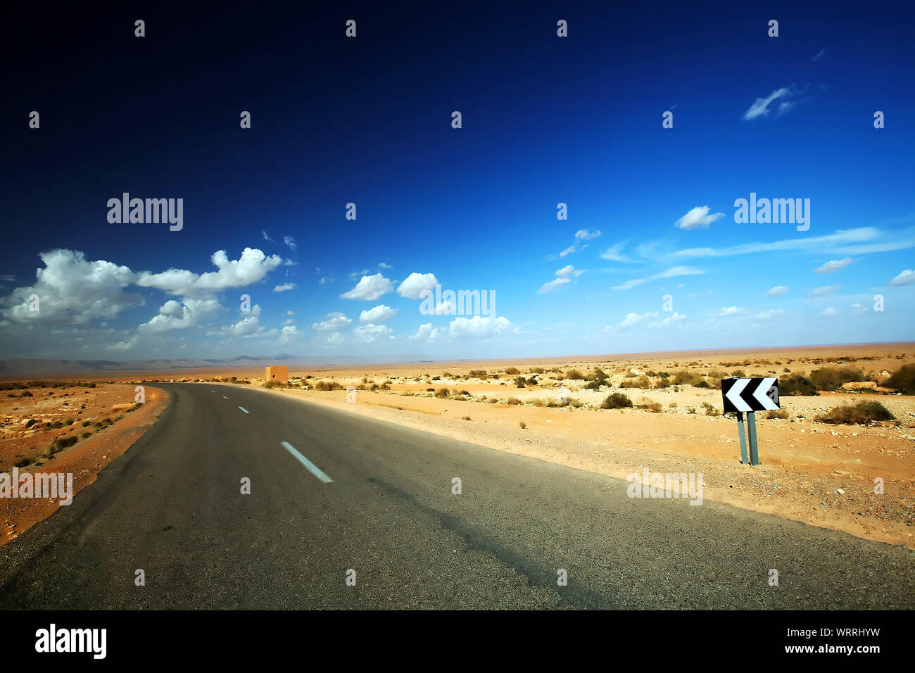 Desert empty road hi-res stock photography and images - Alamy