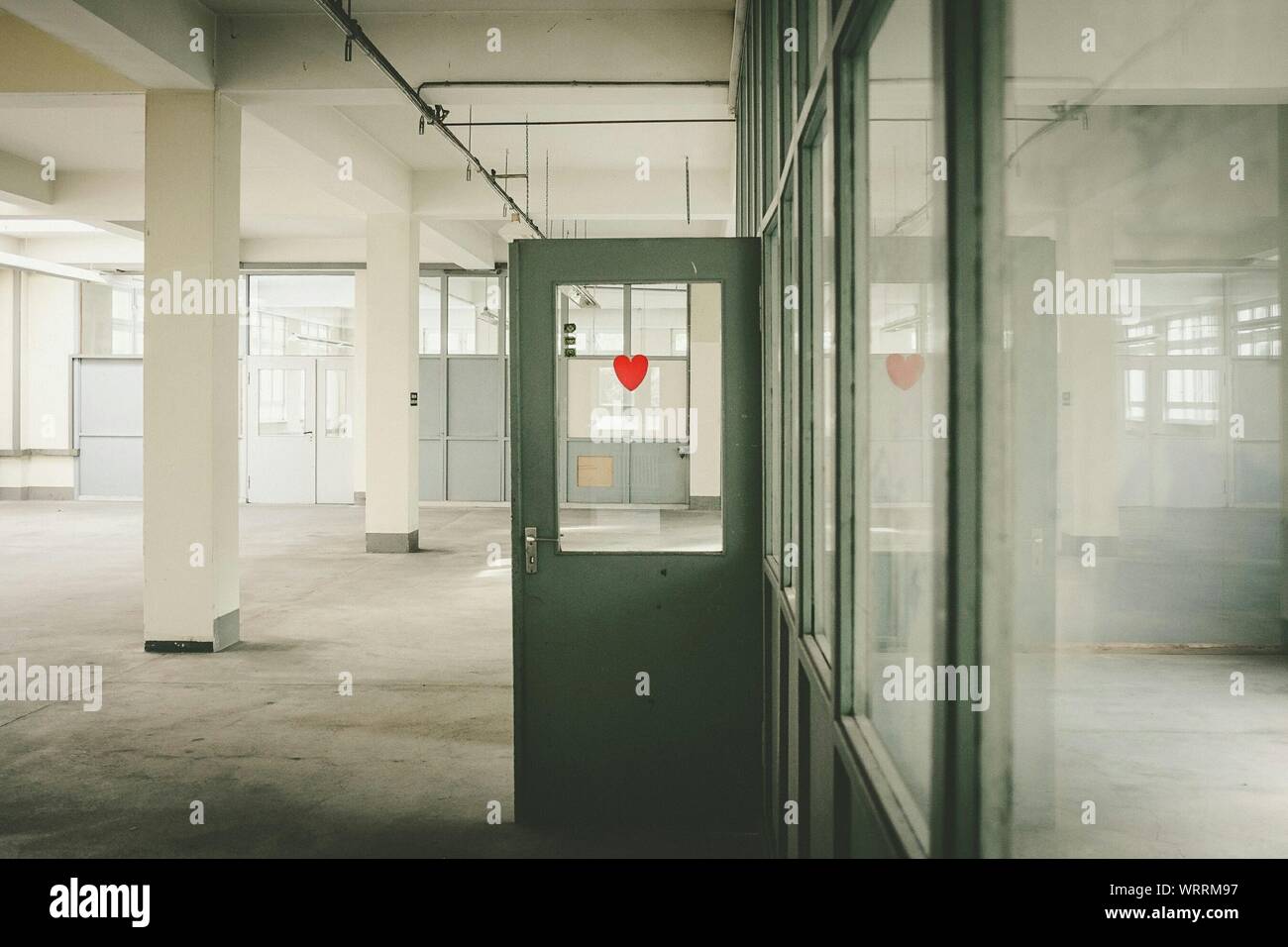 Empty office building hi-res stock photography and images - Alamy