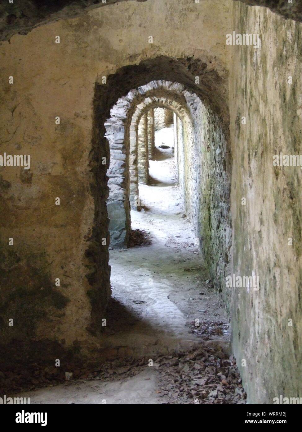 Old ruins of a castle hi-res stock photography and images - Alamy